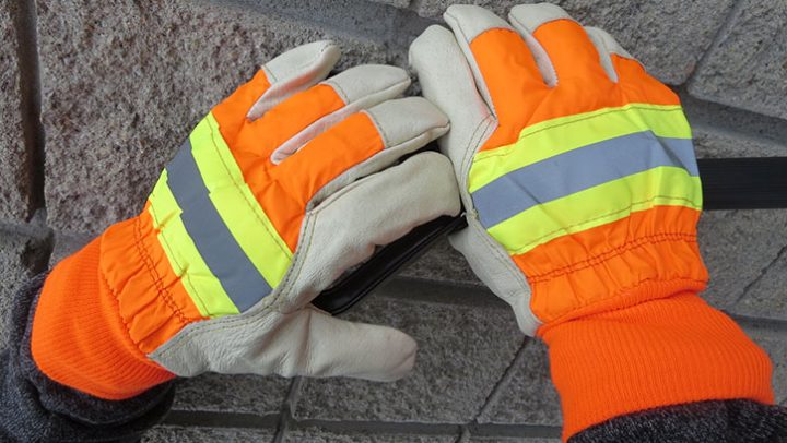 The Benefits of High Visibility Gloves
